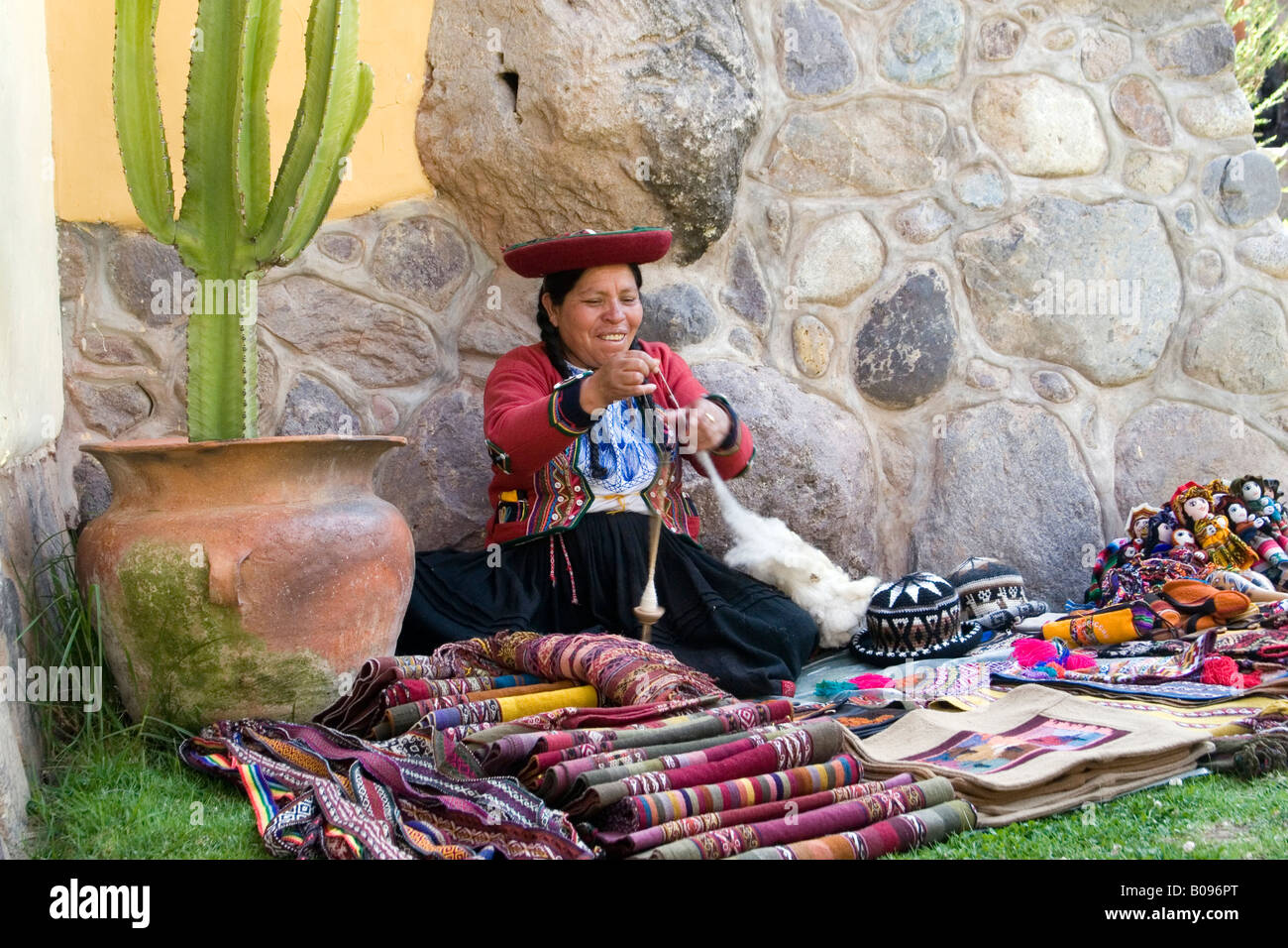 Inkas in traditioneller kleidung -Fotos und -Bildmaterial in hoher ...