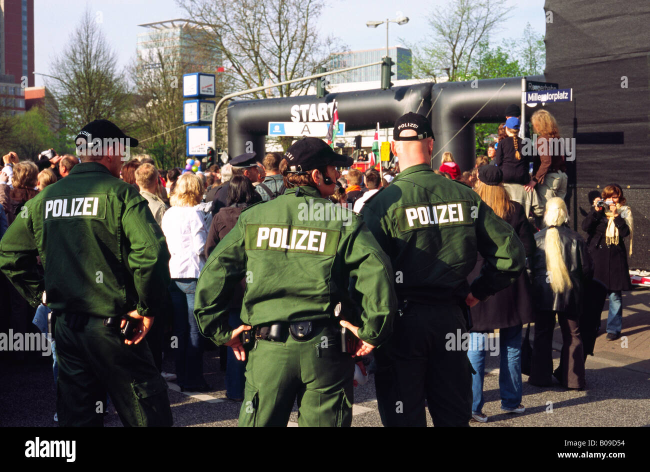 Deutsche polizei uniform grün -Fotos und -Bildmaterial in hoher ...