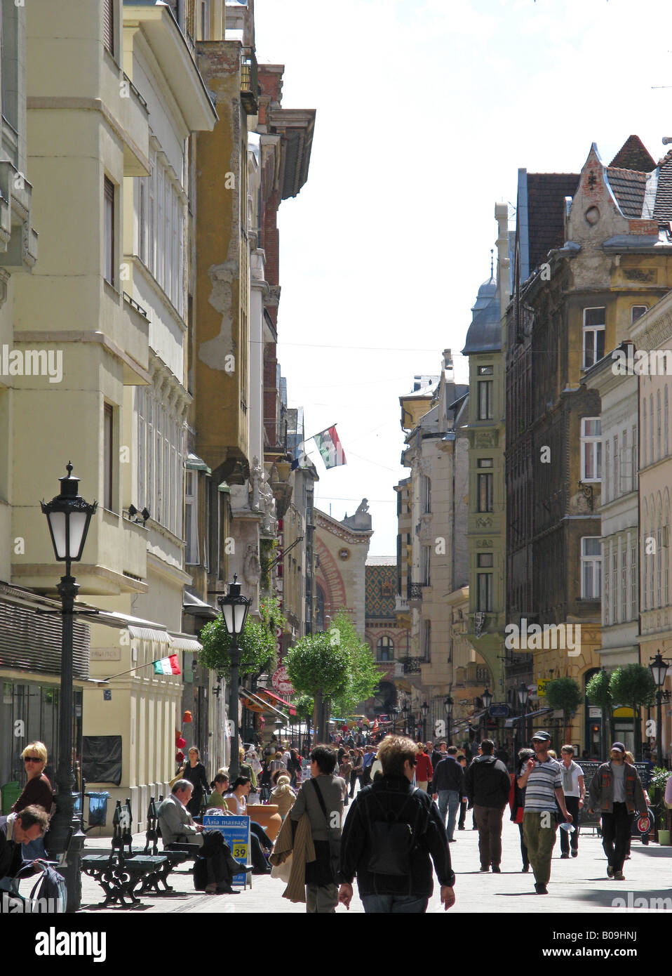 Vaci Utca Street Budapest Stockfotos & Vaci Utca Street Budapest Bilder ...
