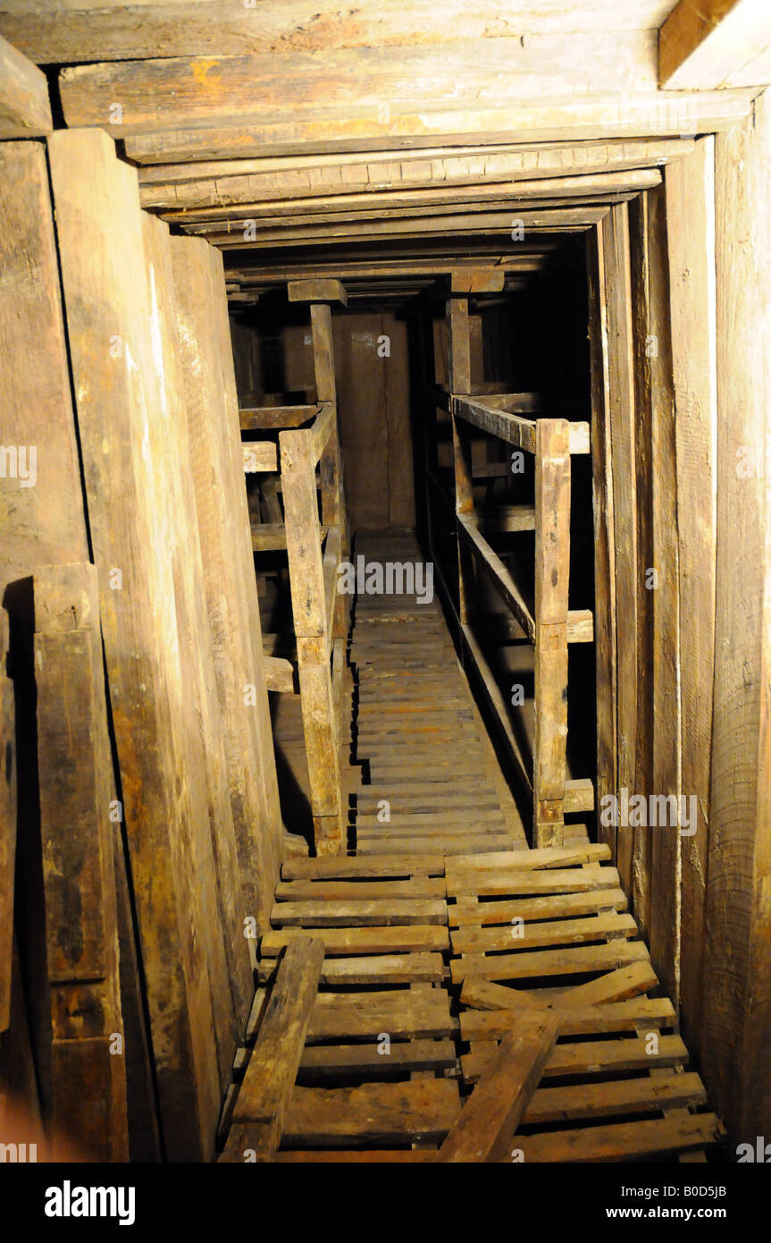 WW1 Trench-Simulation in der IJzer Turm Kriegsmuseum, Diksmuide ...