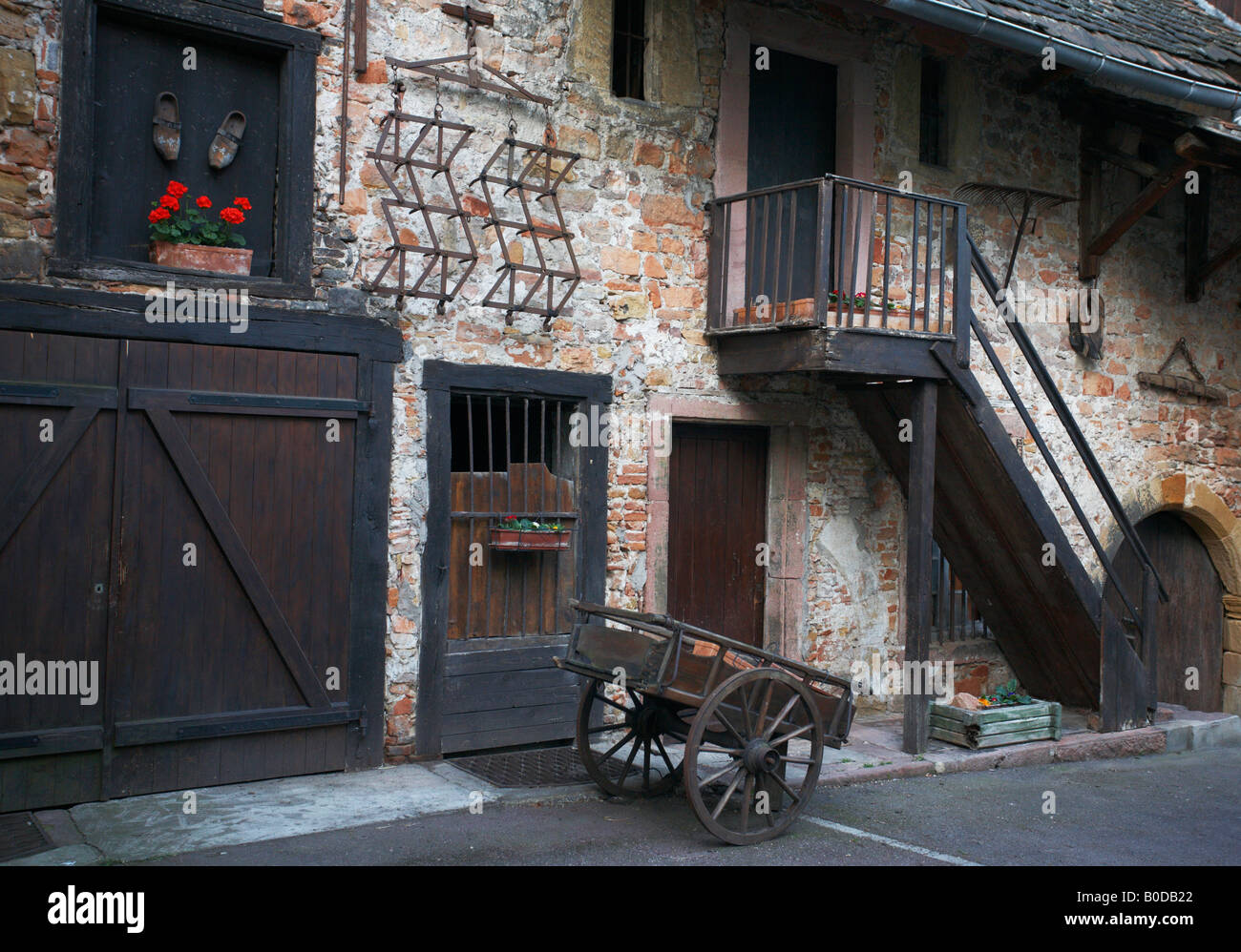 Bauernhaus in frankreich -Fotos und -Bildmaterial in hoher Auflösung – Alamy