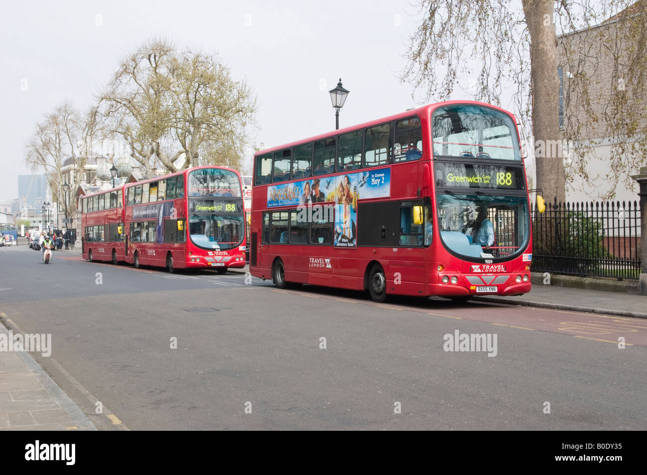 Triple decker bus -Fotos und -Bildmaterial in hoher Auflösung – Alamy