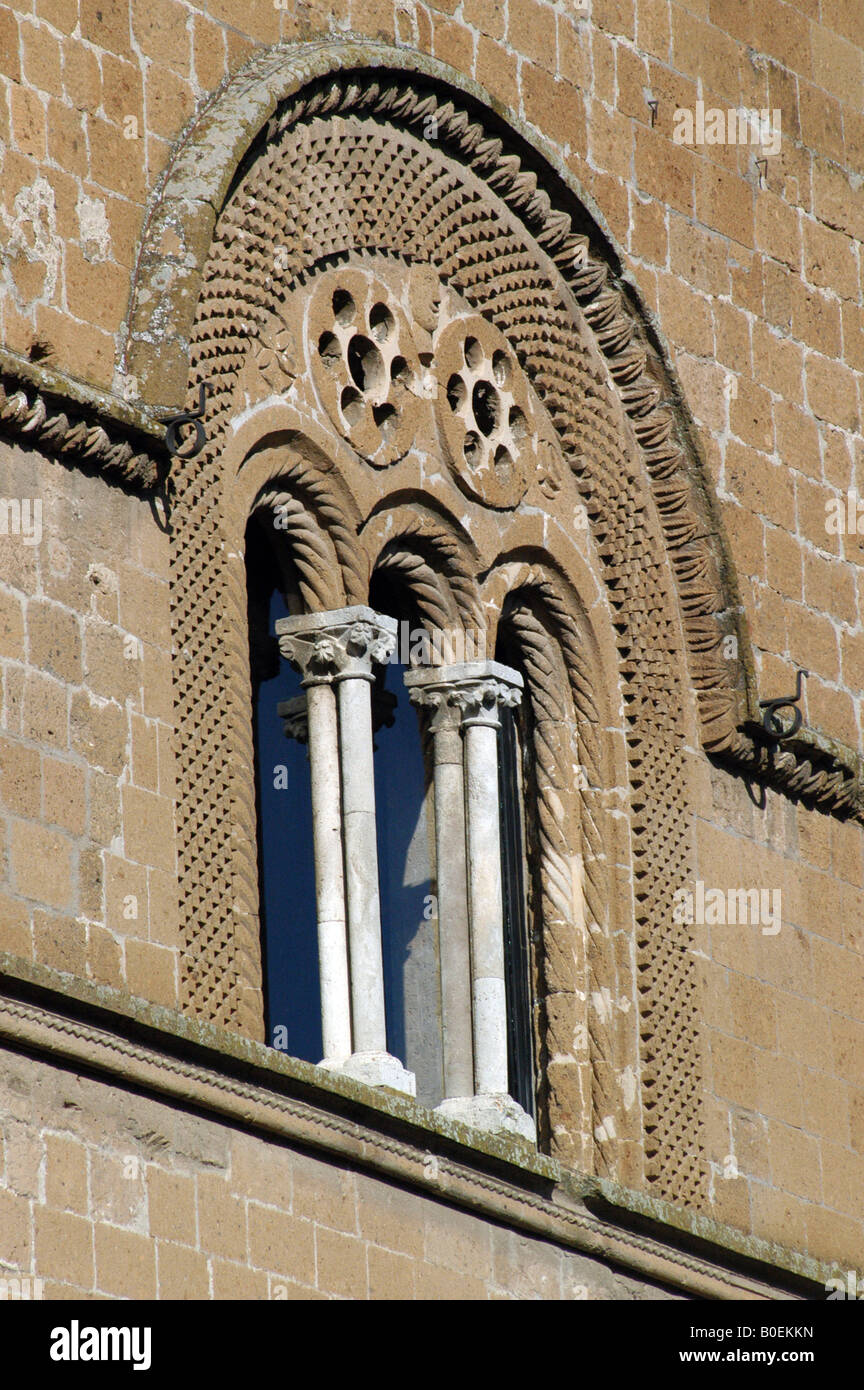 Trifora Fenster mit drei Lichter Palazzo del Capitano del Popolo ...