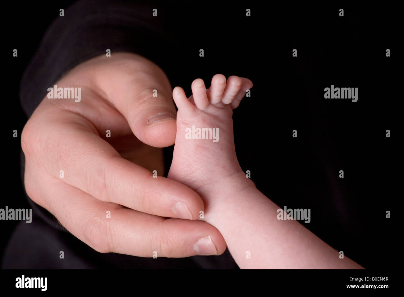 Kitzeln füße -Fotos und -Bildmaterial in hoher Auflösung – Alamy