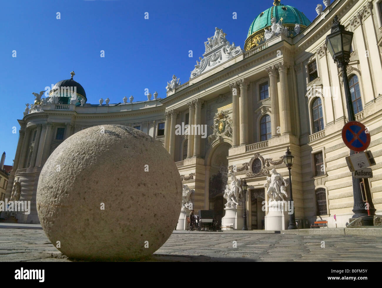 Ball at hofburg palace -Fotos und -Bildmaterial in hoher Auflösung – Alamy