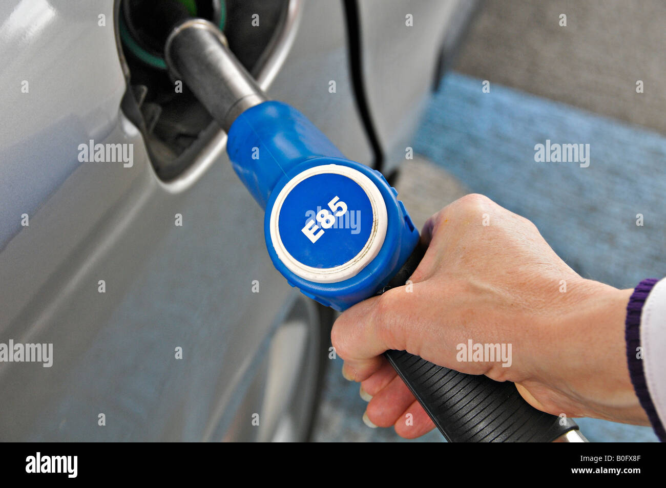 Das car tanken -Fotos und -Bildmaterial in hoher Auflösung – Alamy