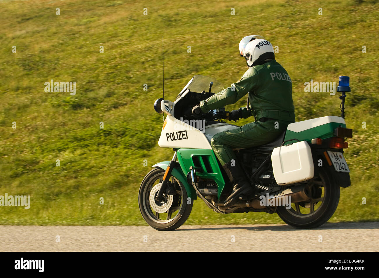 Deutsche Polizeimotorrad Vorreiter auf seinem BMW-Motorrad ...