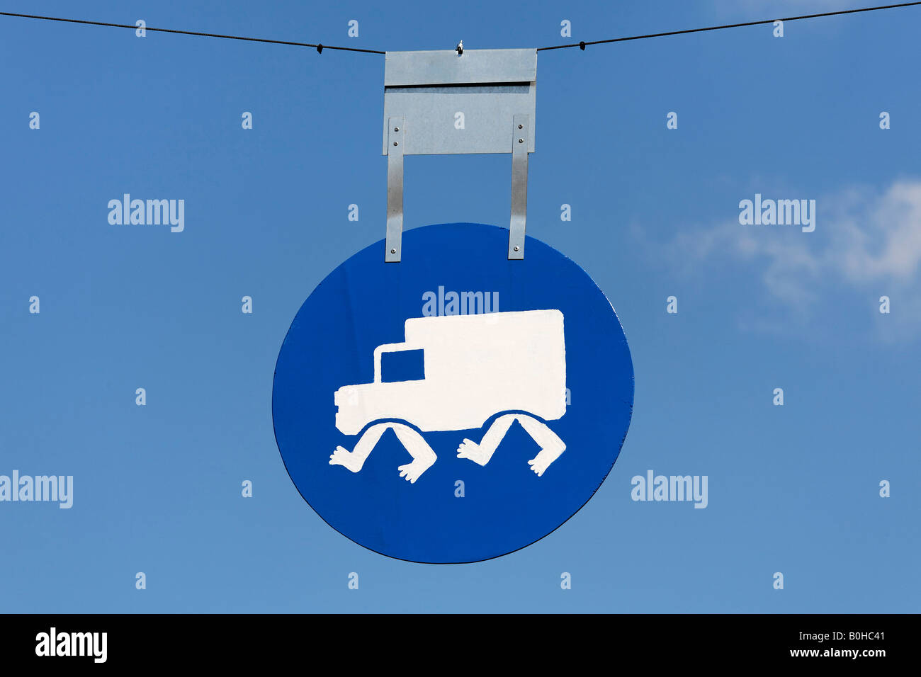 Verkehrszeichen, Piktogramm, LKW, LKW fahren mit Schrittgeschwindigkeit ...