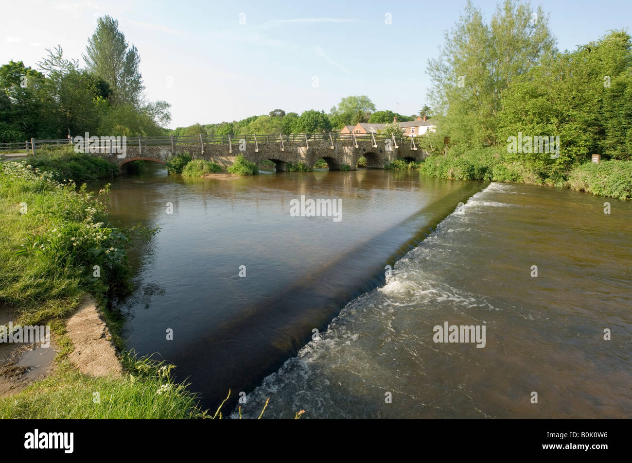 Tilford bridge -Fotos und -Bildmaterial in hoher Auflösung – Alamy