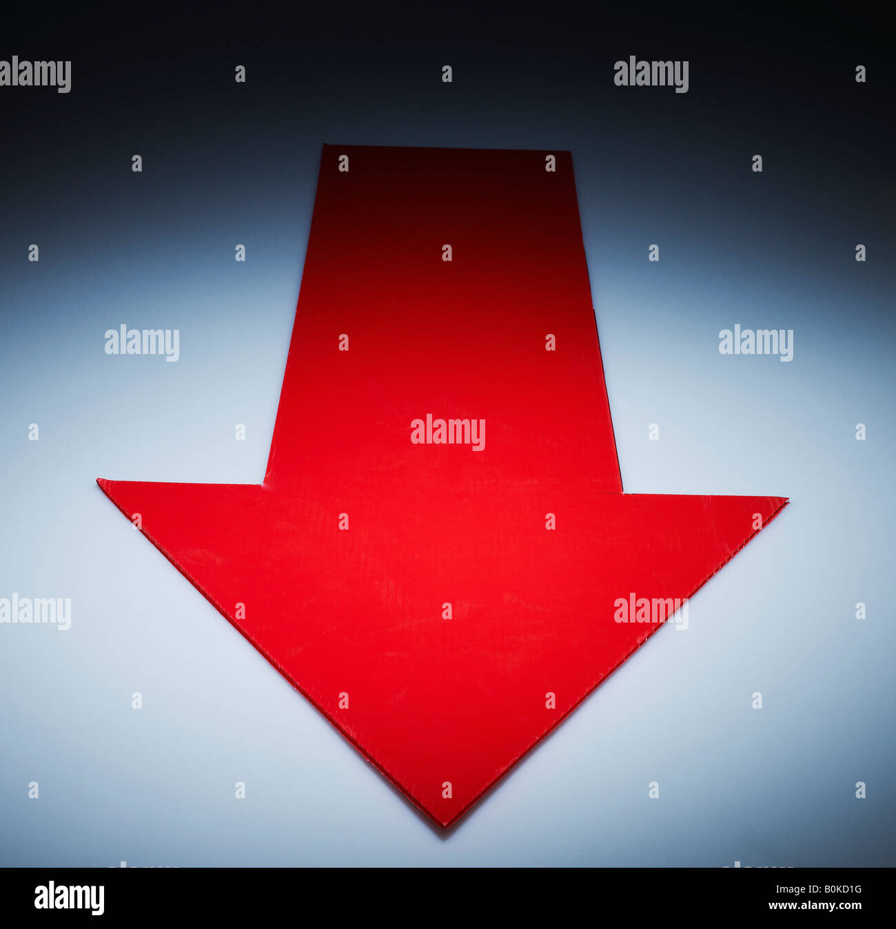 Pfeil nach unten zeigend -Fotos und -Bildmaterial in hoher Auflösung – Alamy