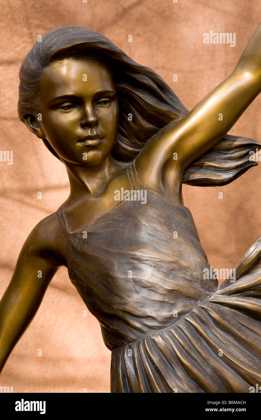 Statue eines mädchens -Fotos und -Bildmaterial in hoher Auflösung – Alamy