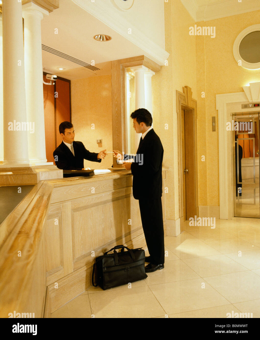 Hotel auschecken -Fotos und -Bildmaterial in hoher Auflösung – Alamy