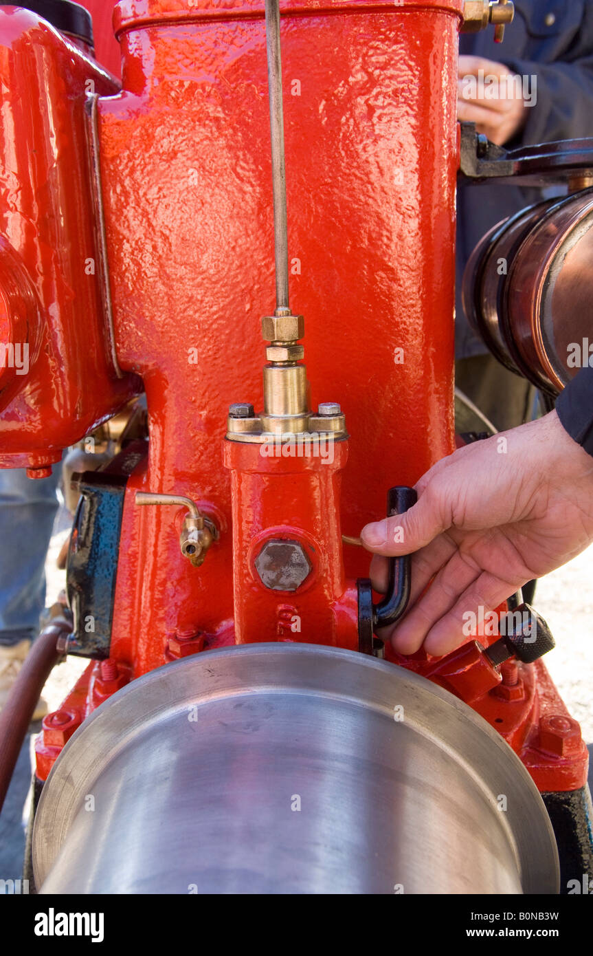 Hot bulb engine -Fotos und -Bildmaterial in hoher Auflösung – Alamy