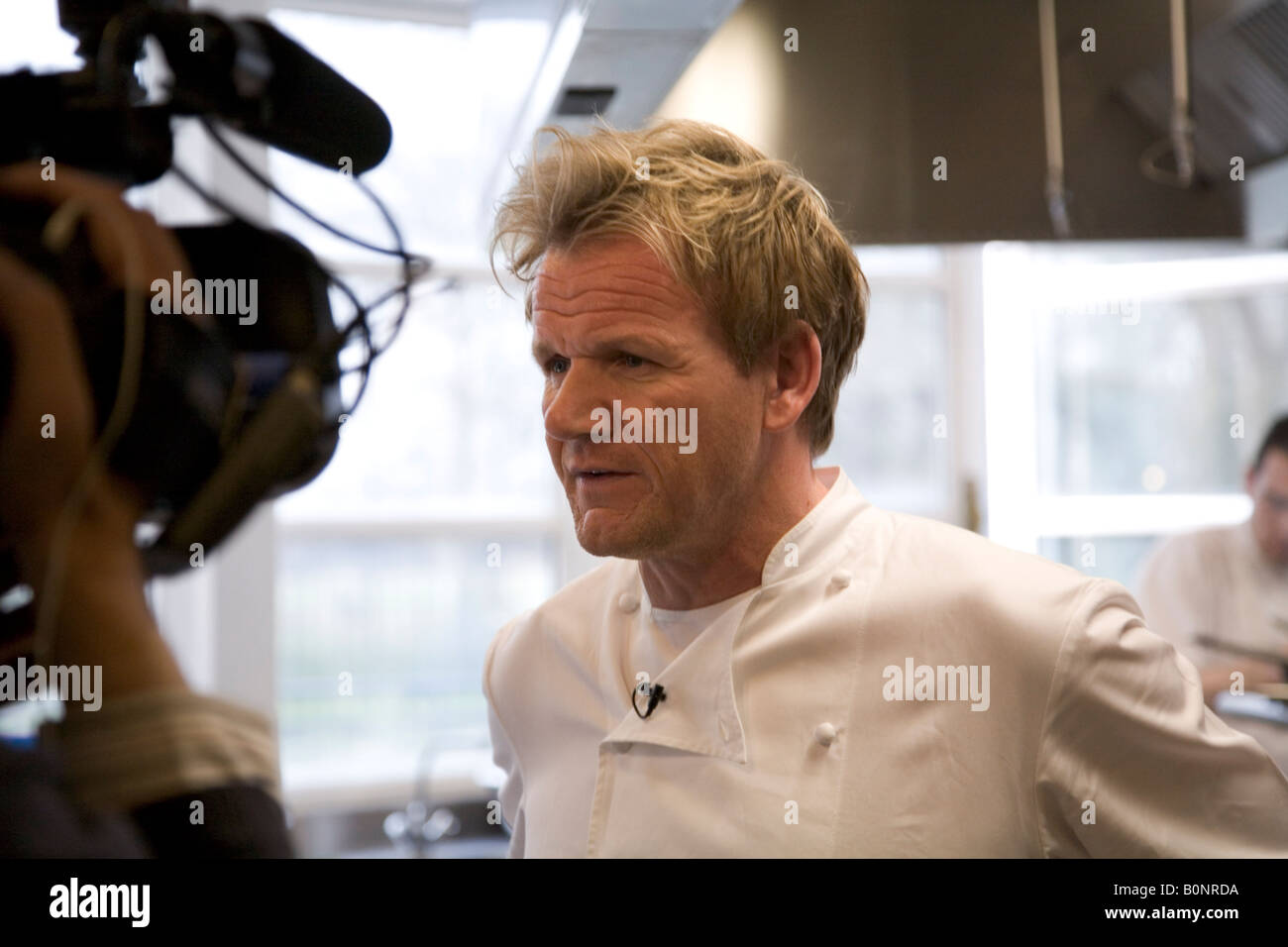 Chefkoch gordon ramsay im neuen restaurant -Fotos und -Bildmaterial in hoher Auflösung – Alamy