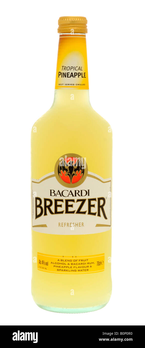 Bottle bacardi breezer -Fotos und -Bildmaterial in hoher Auflösung – Alamy