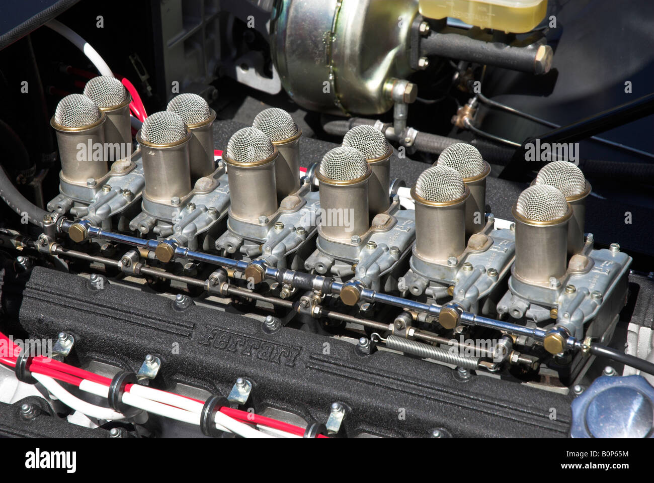 Ferrari flat 12 motor -Fotos und -Bildmaterial in hoher Auflösung – Alamy