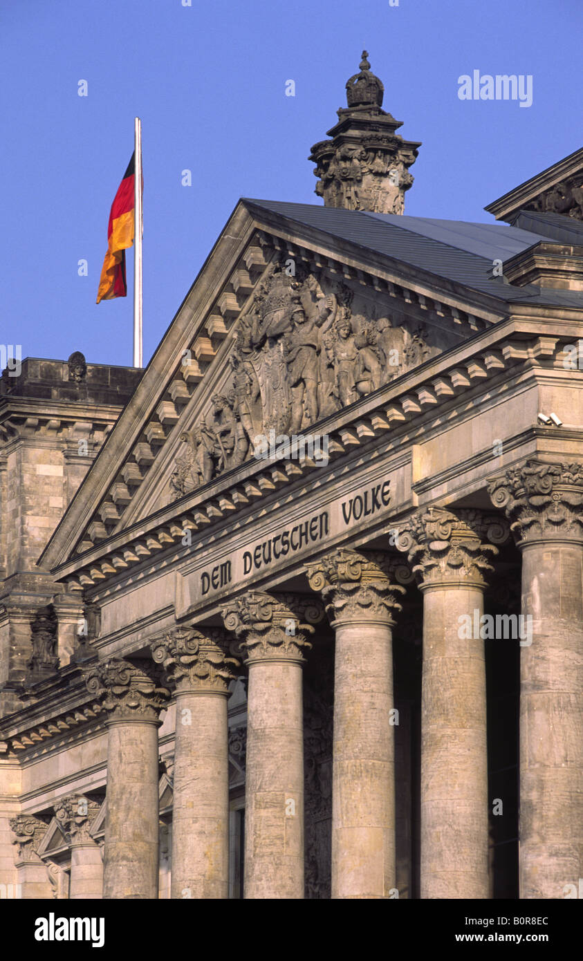Giebel von reichstag -Fotos und -Bildmaterial in hoher Auflösung – Alamy
