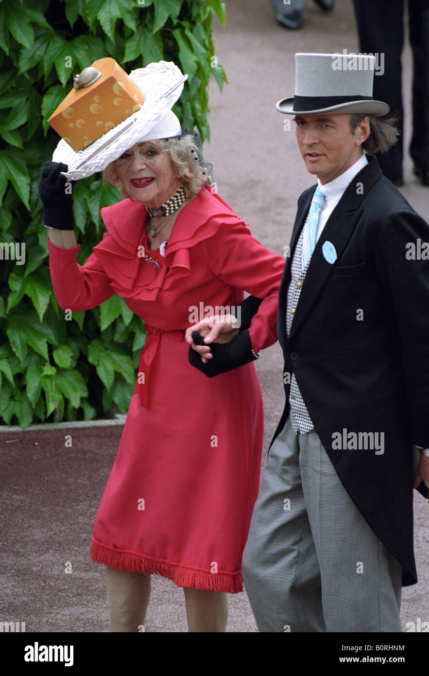 Gertrud Schilling und ihr Sohn David Shilling in Royal Ascot Damentag ...