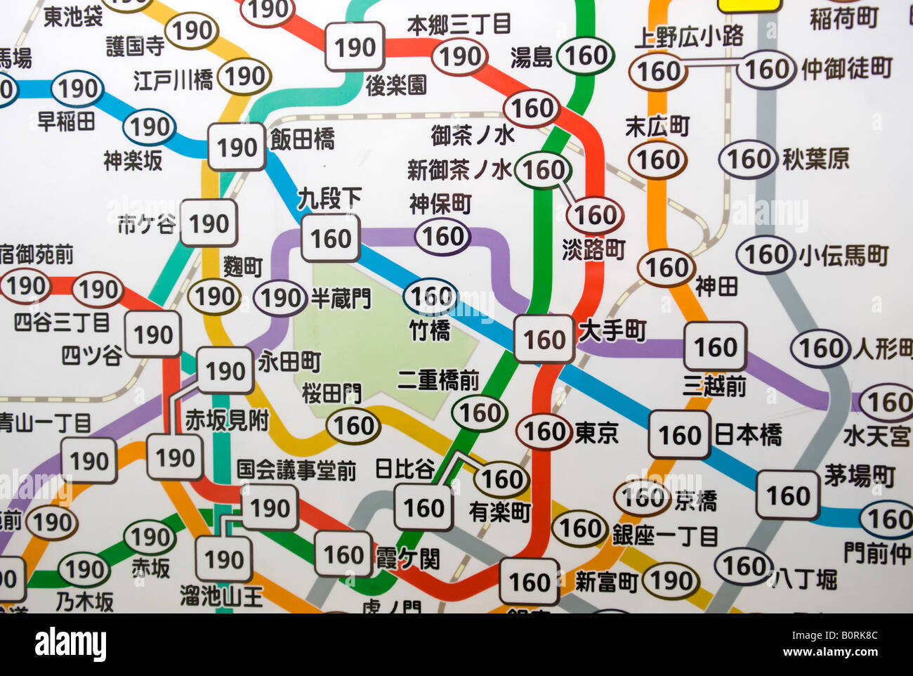 Detail der Routen und Linien auf komplexe u-Bahn-Karte von Tokyo Metro ...