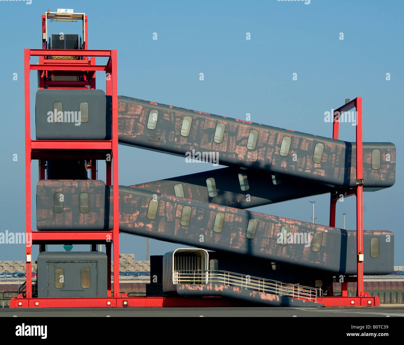 Zick zack rampe -Fotos und -Bildmaterial in hoher Auflösung – Alamy