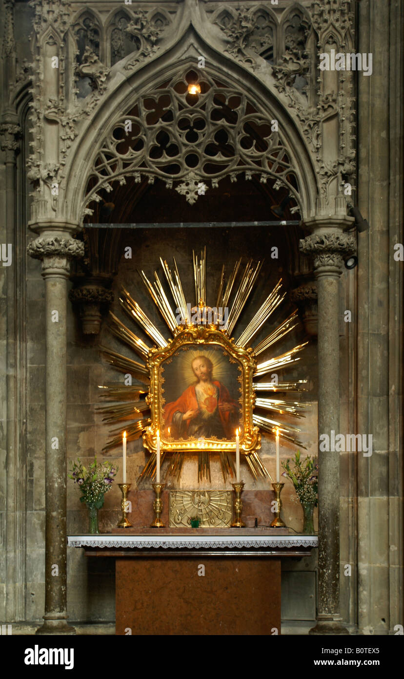 Altar in der Stephansdom in Wien Stockfotografie - Alamy