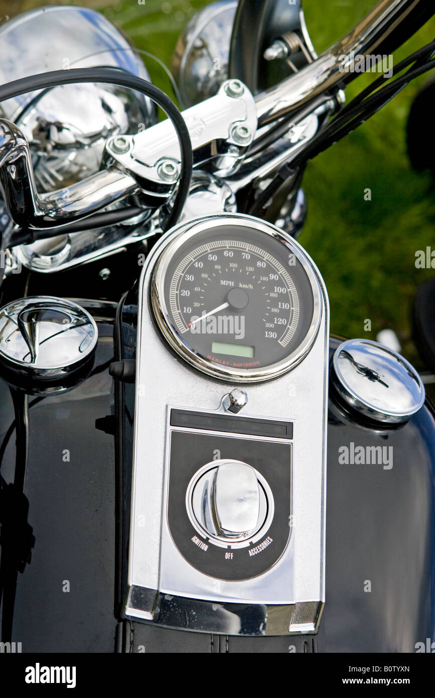 Close up harley davidson speedometer -Fotos und -Bildmaterial in hoher ...