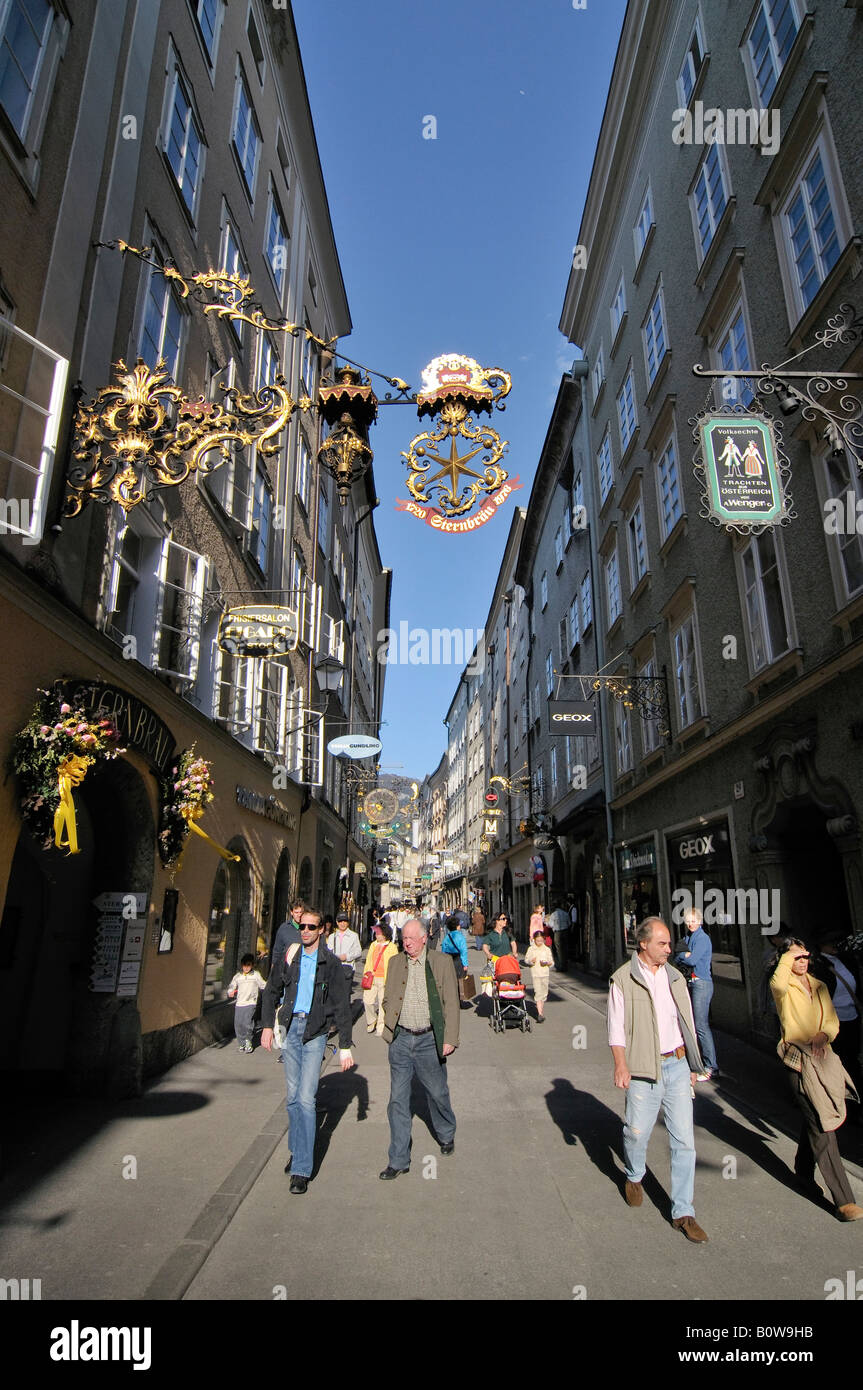Salzburg getreidegasse austria shopping -Fotos und -Bildmaterial in ...