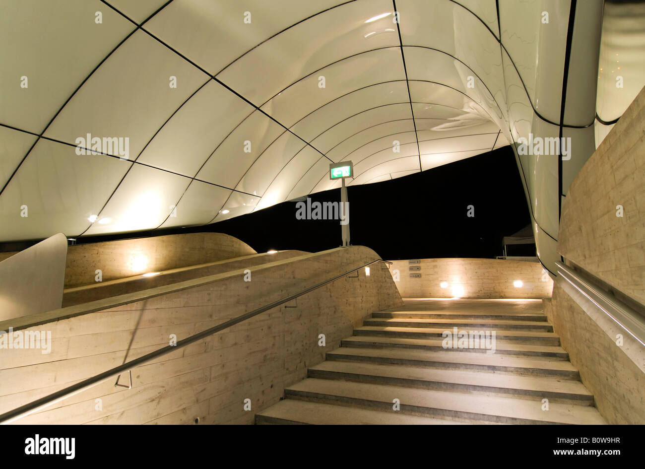 Hungerburgbahn Bahn, Bergstation von Architektenstar entworfen, Zaha ...