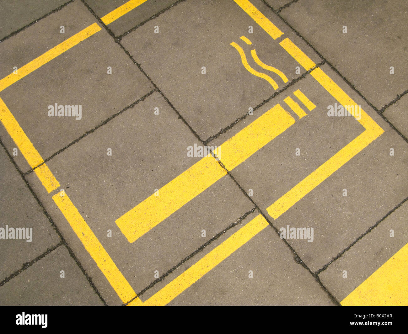 Rauchen erlaubt zeichen -Fotos und -Bildmaterial in hoher Auflösung – Alamy