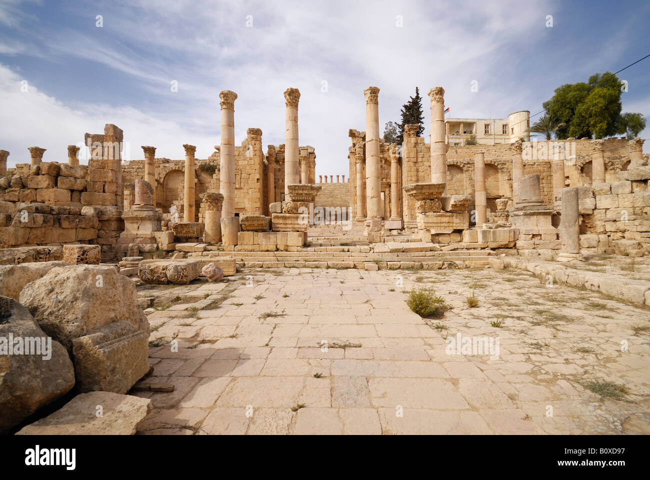 Tempel Der Artemis In Der Antiken Stadt Jerash Stockfotos und -bilder ...