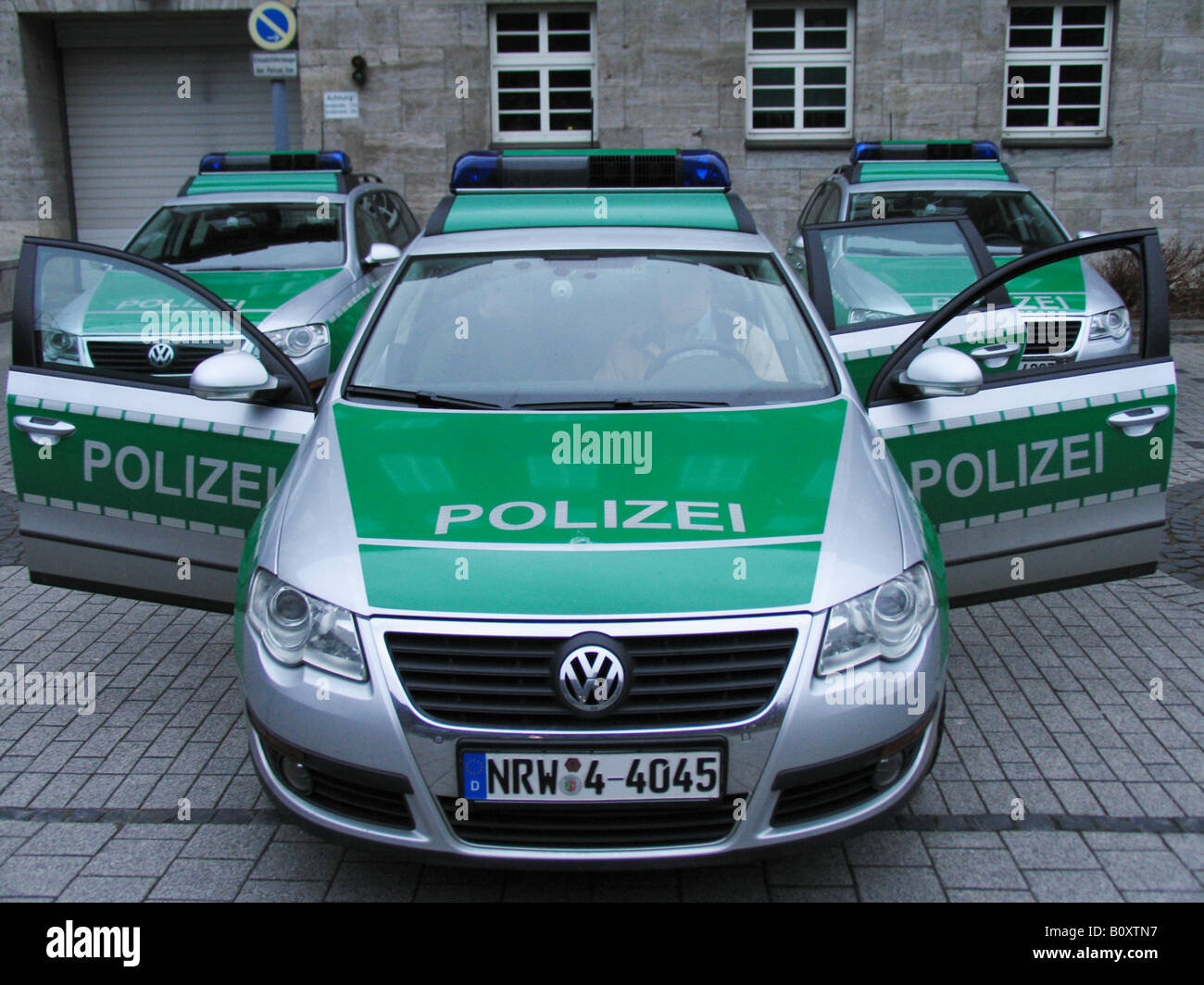 Polizeiautos deutschland -Fotos und -Bildmaterial in hoher Auflösung ...