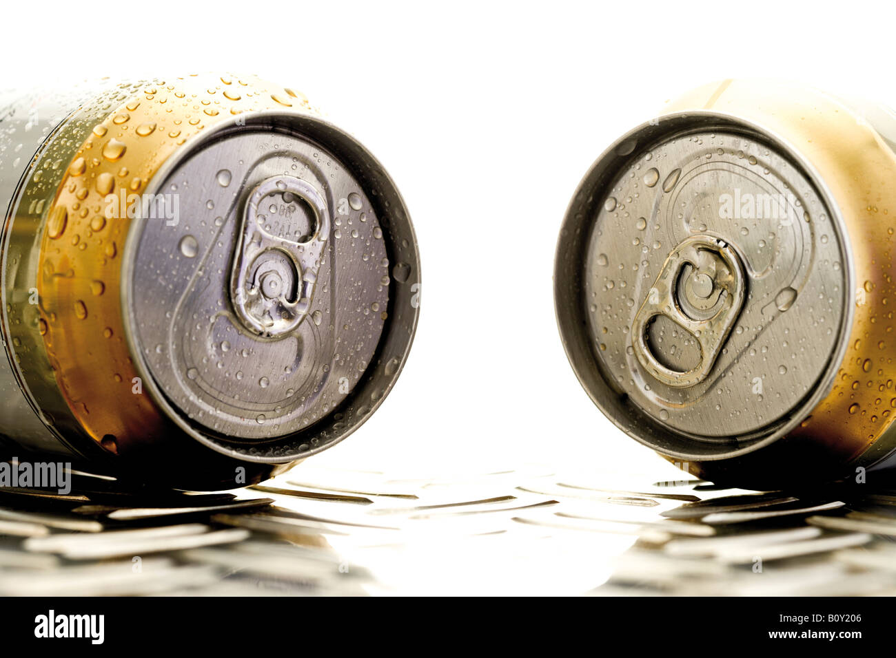 Zwei dosen bier -Fotos und -Bildmaterial in hoher Auflösung - Seite 2 ...