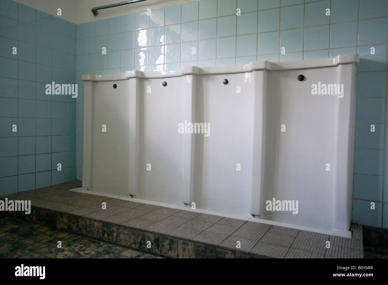 Toilet urinals urinal tiles -Fotos und -Bildmaterial in hoher Auflösung ...