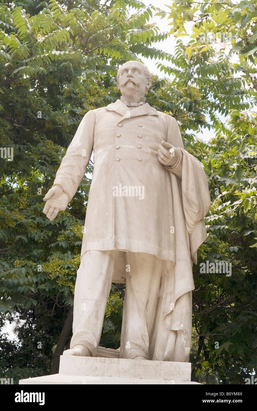 Statue von baron pierre de coubertin -Fotos und -Bildmaterial in hoher ...