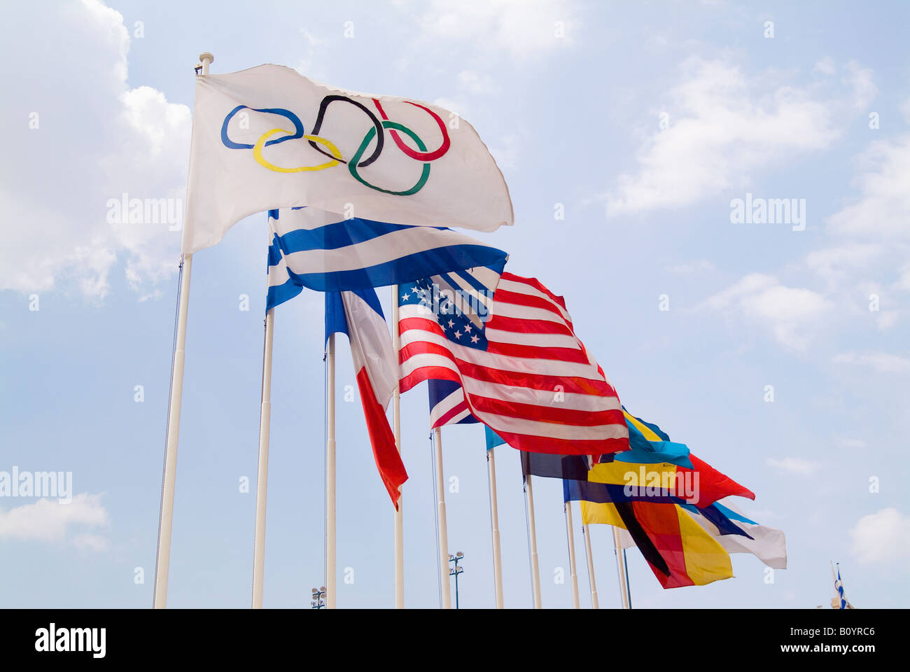 Olympic flags -Fotos und -Bildmaterial in hoher Auflösung – Alamy