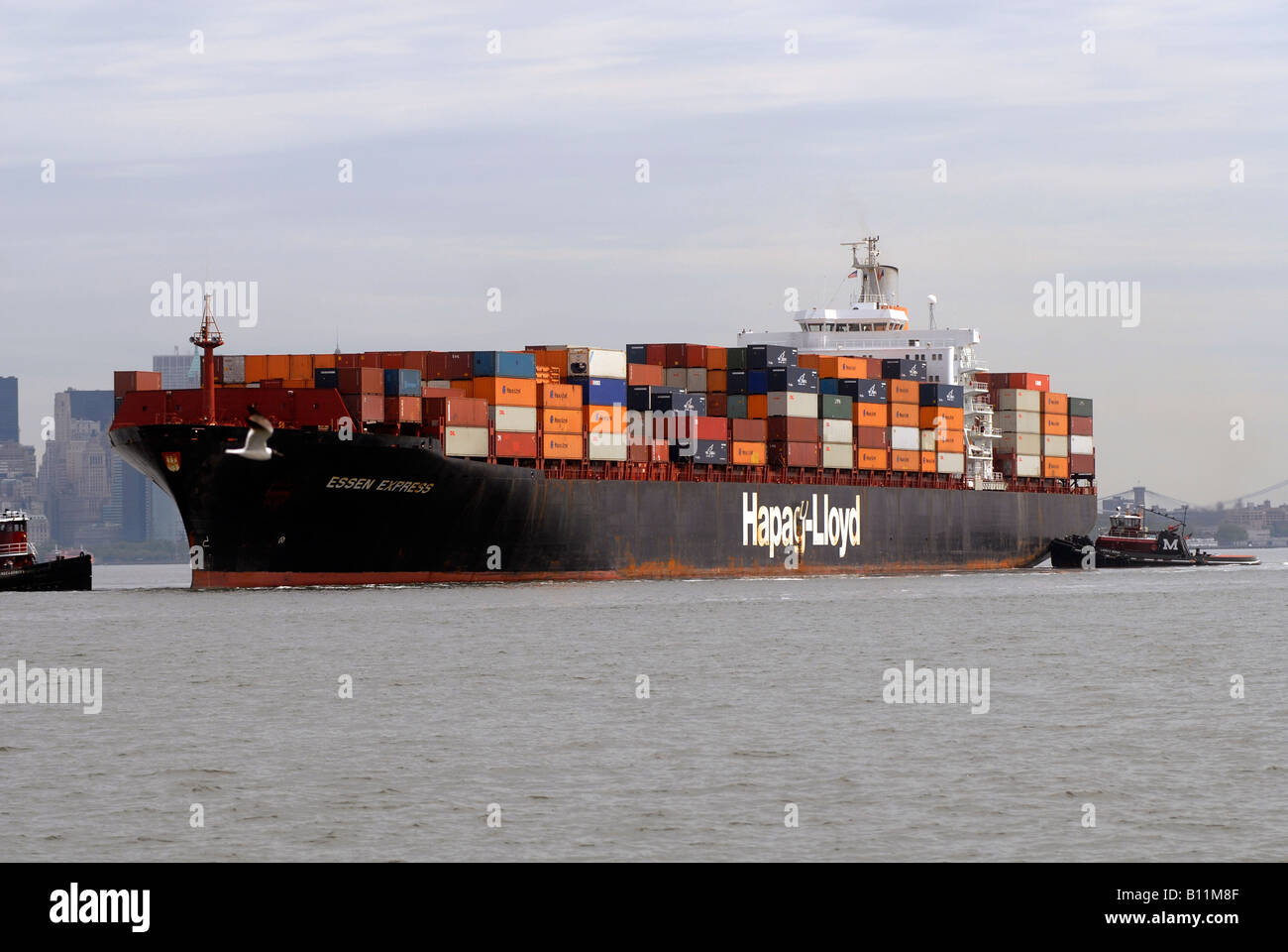 Der Essener Express von der Hapag-Lloyd-Linie verlässt Hafen am Hudson River North River in New ...