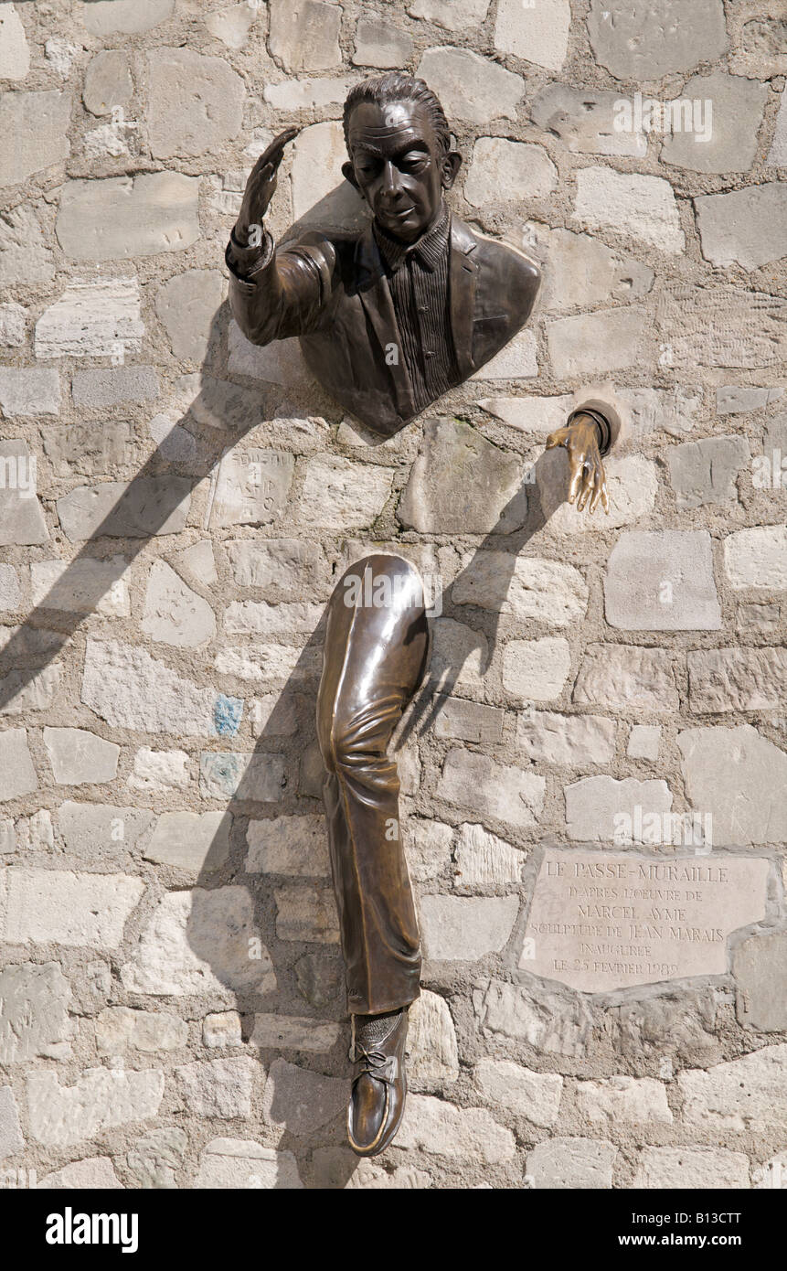 Le passe-Muraille der Mann, der durch Wände Skulptur in Montmartre ...