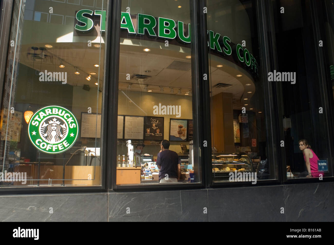 Starbucks nyc -Fotos und -Bildmaterial in hoher Auflösung – Alamy
