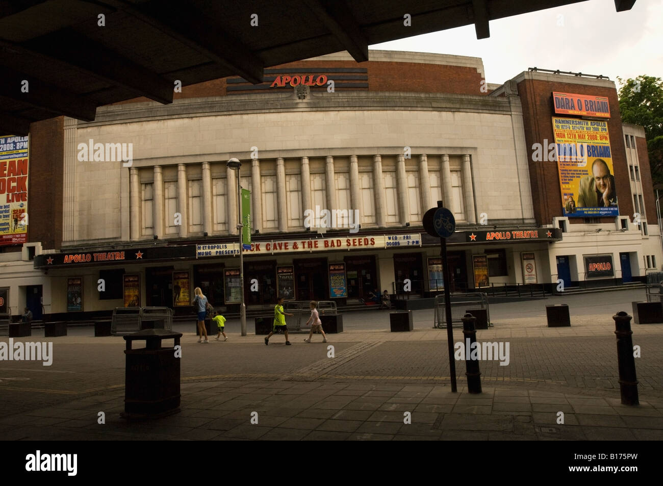 London hammersmith apollo -Fotos und -Bildmaterial in hoher Auflösung ...