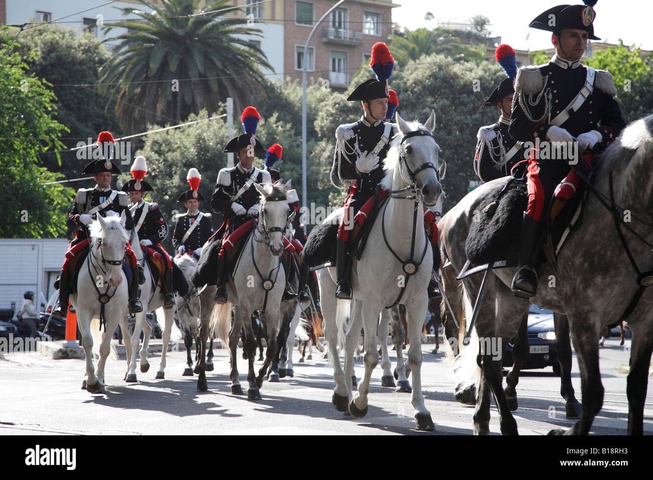 Carabinieri parade uniform -Fotos und -Bildmaterial in hoher Auflösung ...