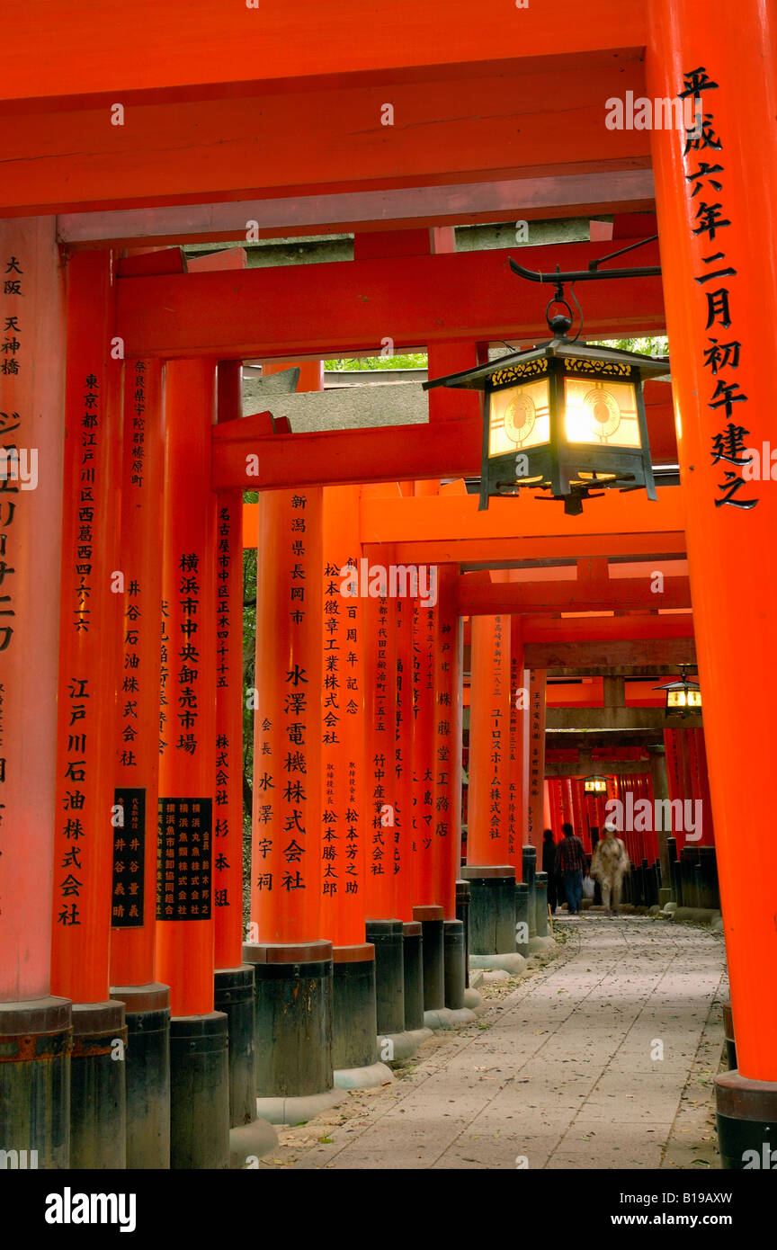 Torii-Tore Fushimi Inari-Taisha Schrein Kyoto-Honshu, Japan ...