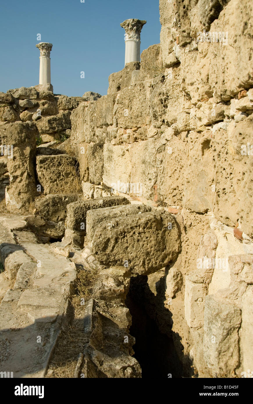 Die Latrinen in den römischen Ruinen Salamis Famagusta Zypern ...