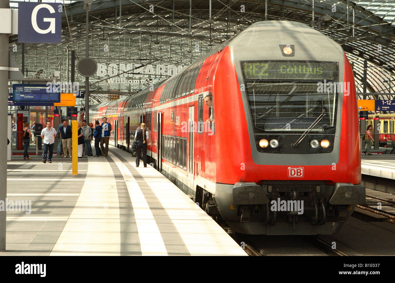 Berlin Deutschland Deutsche Bahn DB Zug Lok Motor in der modernen ...