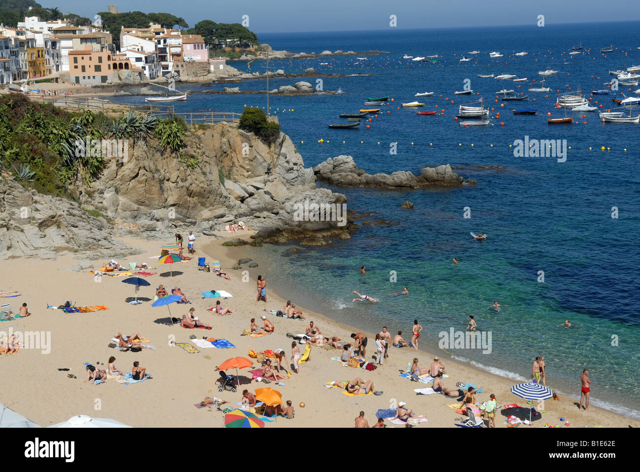 Strand calella -Fotos und -Bildmaterial in hoher Auflösung – Alamy
