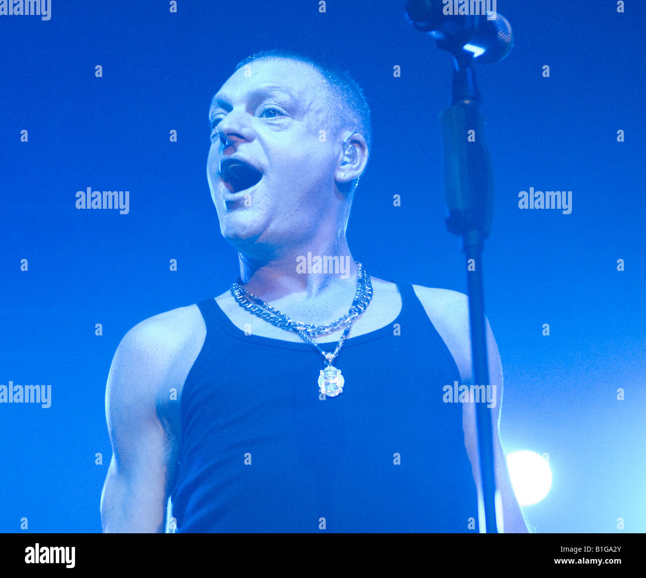 Andy bell from erasure -Fotos und -Bildmaterial in hoher Auflösung – Alamy