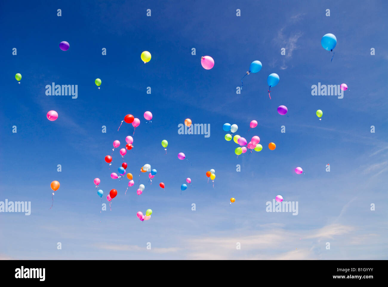 Balloon sky -Fotos und -Bildmaterial in hoher Auflösung – Alamy
