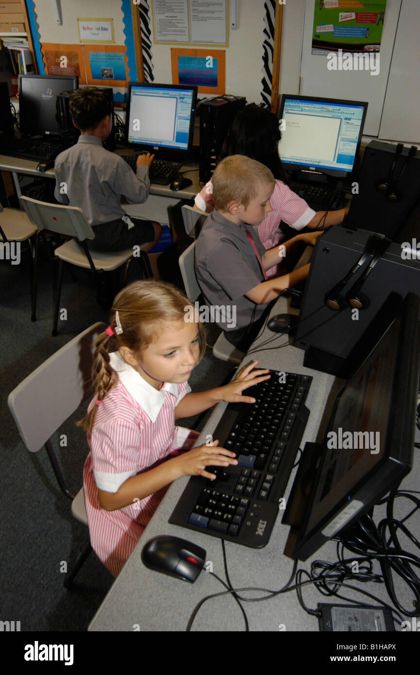 Schulen kinder -Fotos und -Bildmaterial in hoher Auflösung – Alamy