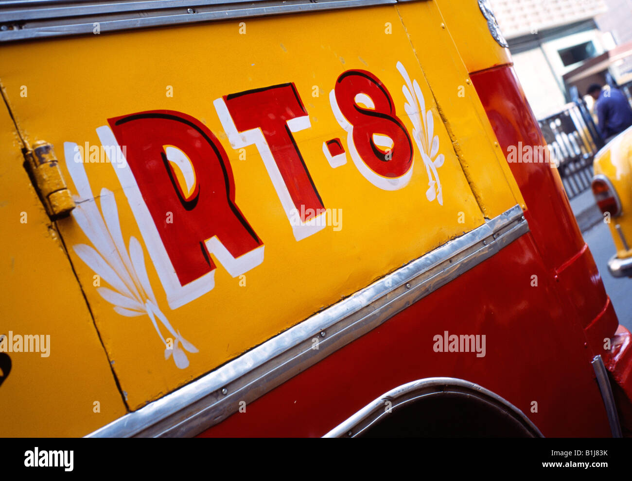 Roter rt8 bus -Fotos und -Bildmaterial in hoher Auflösung – Alamy