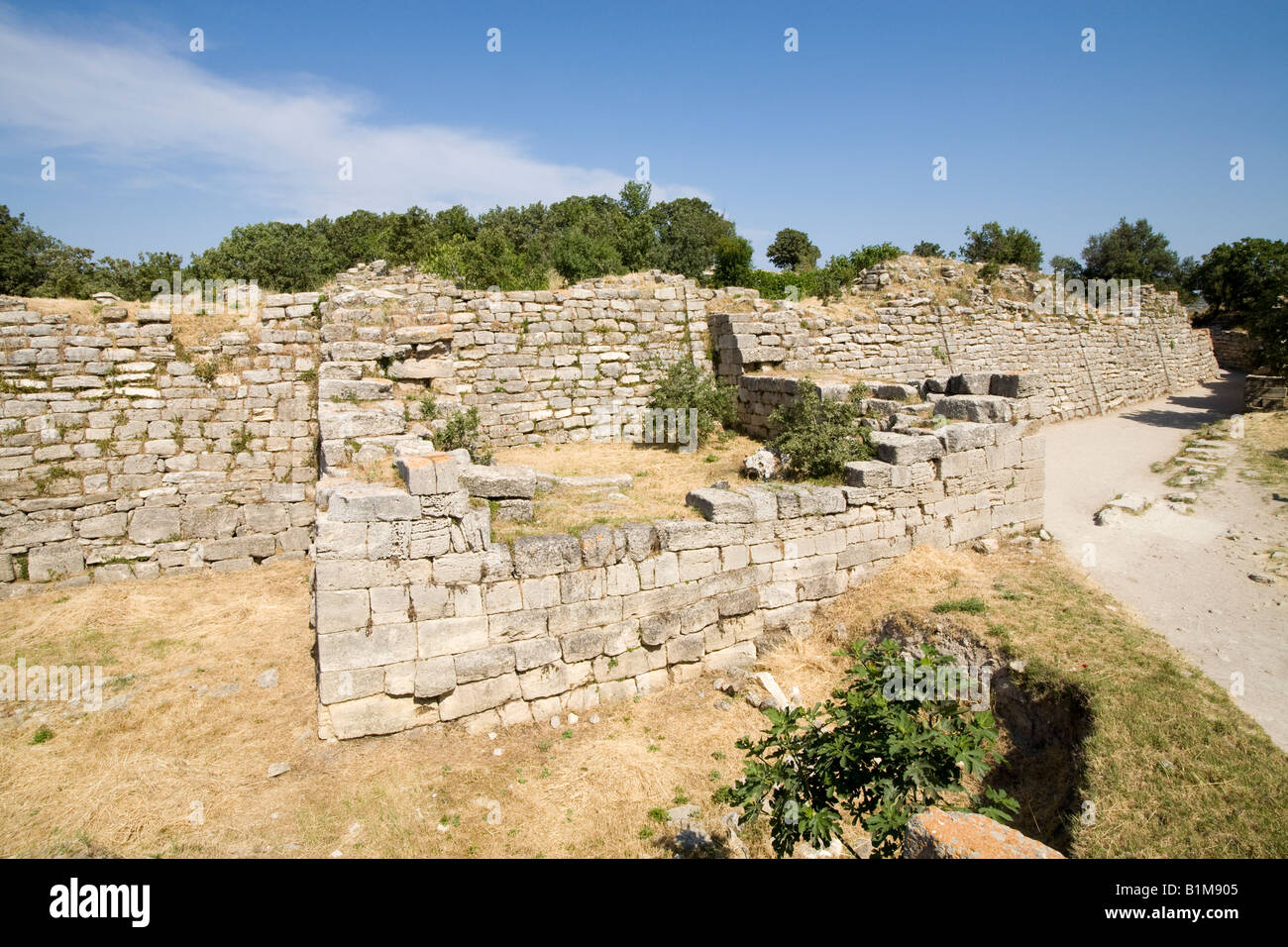 Die Mauern von Troja auf der ägäischen Küste der Türkei Stockfotografie ...