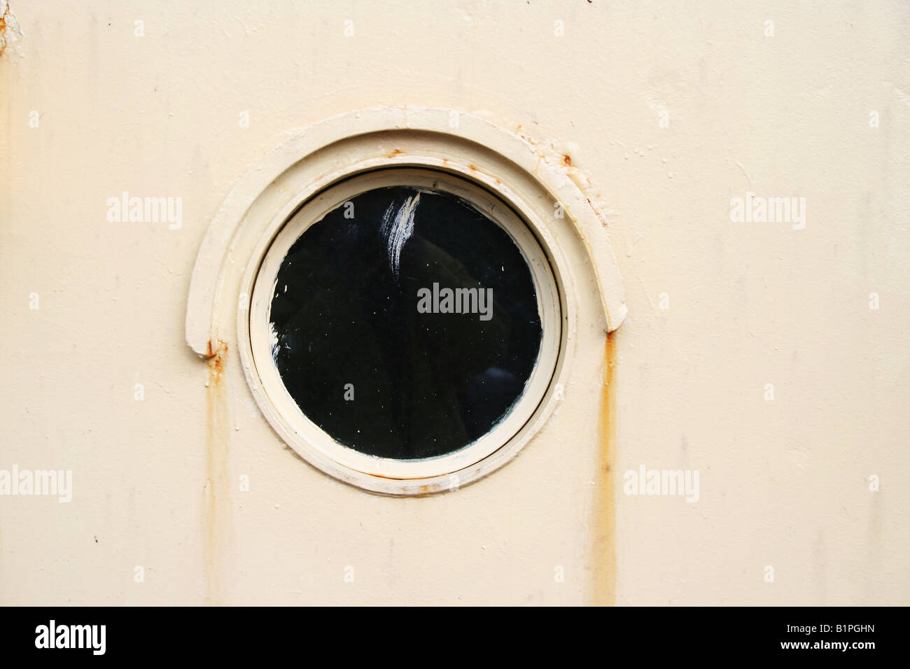 Rundes bullauge -Fotos und -Bildmaterial in hoher Auflösung – Alamy